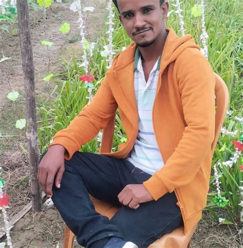 আমাদের আরশাদ ভাই গাড়ি চালানো বাদ দিয়ে বলতেছেন ভ্যান চালাবো কেউ