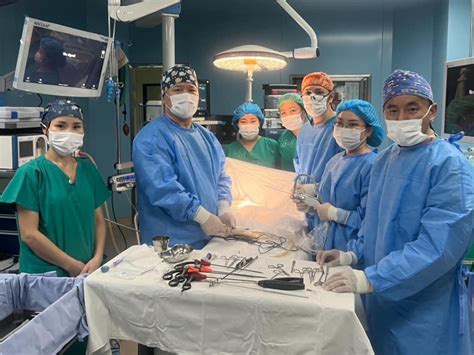 ЭХЭМҮТ ийн эмч нар төрөлхийн улаан хоолой битүү эмгэгтэй нярайд анх удаа дурангийн мэс засал