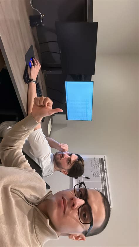 Ja Dit Zijn Micha En Ik… Micha Werkt Nu Al Bijna 7 Weken Vast Op Kantoor Bij Horeka Toppers En