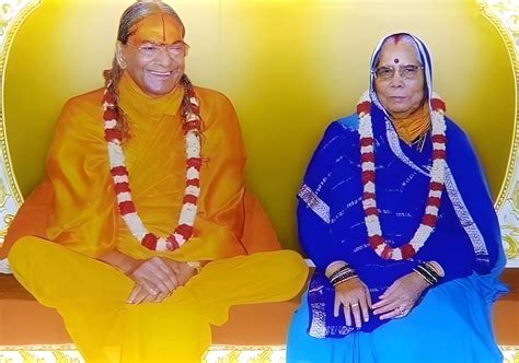 Jagadguru Shri Kripalu Ji Maharaj And Shri Amma Ji