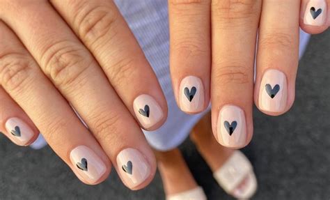 15 Super Cute Diy Nail Art Manicures For Short Nails Simple Nail Art