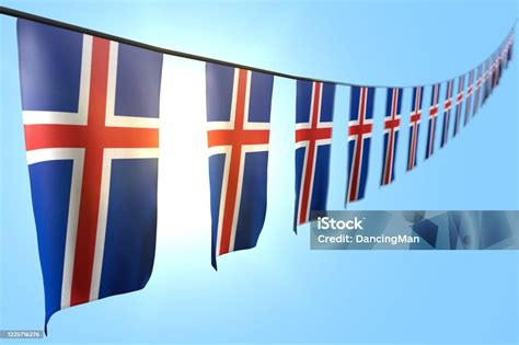 예쁜 잔치 플래그 3d 일러스트 많은 아이슬란드 국기 또는 배너보케와 푸른 하늘 배경에 문자열에 대각선 매달려 0명에 대한 스톡 사진 및 기타 이미지 Istock