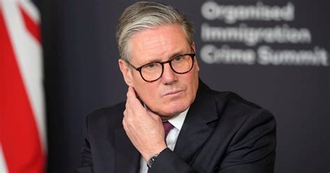 Starmer Dancing To Farages Tune Over Immigration Crackdown Huffpost Uk Politics