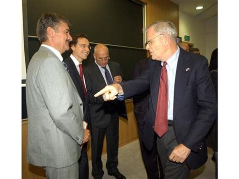 Нобелист ни учи на бизнес