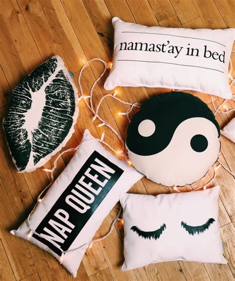 20 Easy Dorm Room Decorating Tips Society19