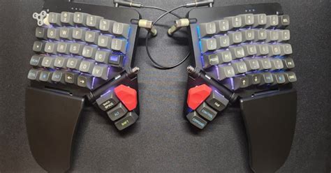 Moonlander Colemak Layout Drop