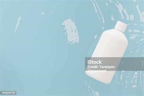 모형을 위한 빈 화장품 스킨케어 제품 또는 포장의 3d 렌더링 뷰티 비누와 스파 컨셉 피부 건강을 위한 로션 오일 수분 브랜딩을위한 프리미엄 및 고급 디자인 0명에 대한