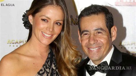Yordi Rosado es gay y por eso se está divorciando de su esposa