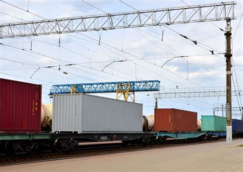 Contenedores De Carga En El Tren De Carga De Chinaeurope Por