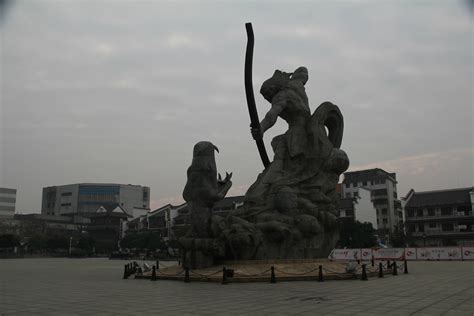 2024巴陵广场游玩攻略 一路上的风光不错的这里除 去哪儿攻略