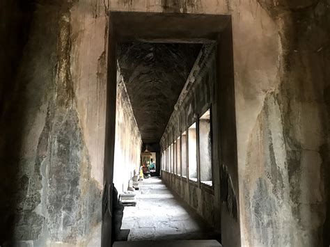 ប្រាសាទណាក៏មានរូបអប្សរាដែរ ប៉ុន្តែមានតែនៅប្រាសាទអង្គរវត្តទេ ដែលមានរូបអប្សរាលក្ខណៈពិសេសជាងគេ