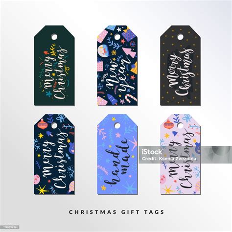 크리스마스 선물 태그 디자인의 컬렉션 다채로운 손으로 그린 낙서 그림과 손으로 쓴 문자 축하 문구 메리 크리스마스와 호랑 가시 유쾌한 서예 0명에 대한 스톡 벡터 아트 및