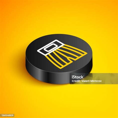 Garis Isometrik Ikon Pendek Tinju Terisolasi Pada Latar Belakang Kuning