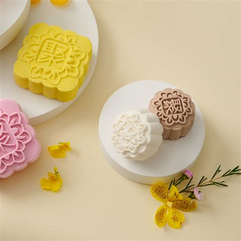 Mini Champagne Truffle Snowskin Mooncake Ju Signatures