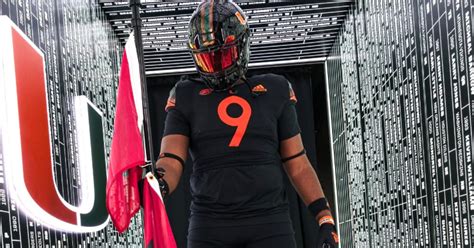 Chicago St Ignatius Defensive Tackle Justin Scott Signs Letter Of