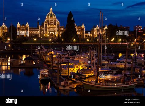 Inner Harbor Zur Blauen Stunde Stock Photo Alamy