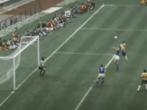 Dal Santos Alla Nazionale Ecco I 5 Gol Più Belli Di Pelé Il Giornale