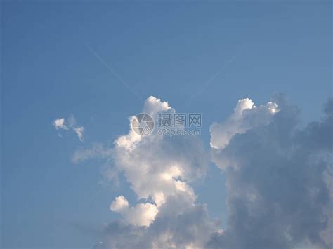 蓝色天空有云彩高清图片下载 正版图片504147693 摄图网