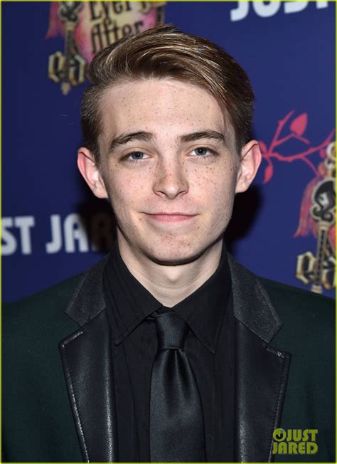 Joey King Peyton List Sabrina Carpenter And More Fresh Faces Hit Just
