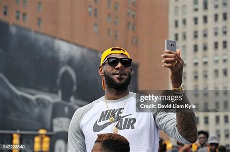 Lebron James Waving Photos And Premium High Res Pictures Getty Images