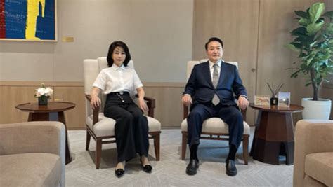 민주 대통령 일정 김여사 팬카페 유출에 심각한 국기문란