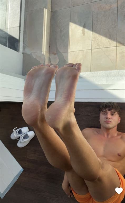 Tayo Riccis Feet