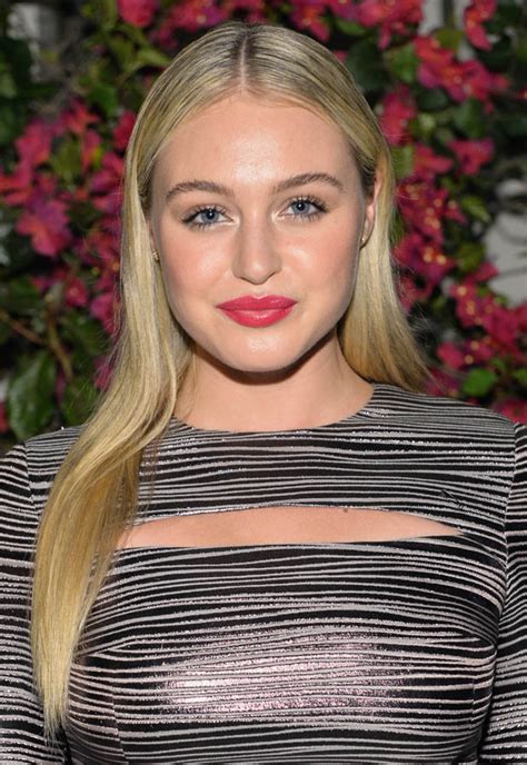 Curvy Star Iskra Lawrence Puts On Bootylicious Show In Skintight Dress