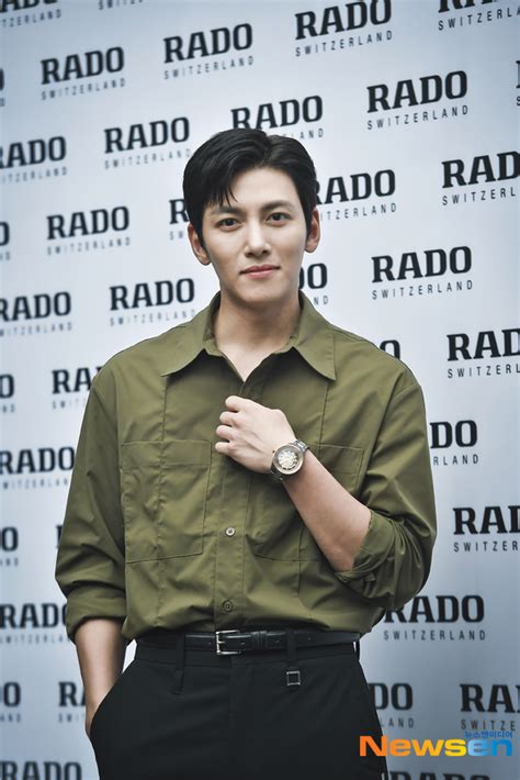 지창욱 매력이 넘치는 눈빛 포토엔hd 손에 잡히는 뉴스 눈에 보이는 뉴스 뉴스엔