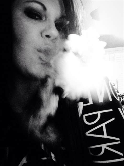 Girls Who Vape Vaporhub Vapor Vape Girl Herbal