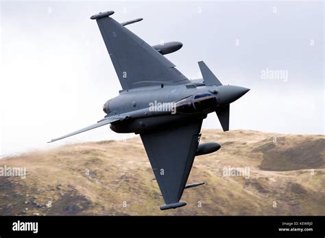 Raf Typhoon Mach Loop Fotos Und Bildmaterial In Hoher Auflösung Alamy