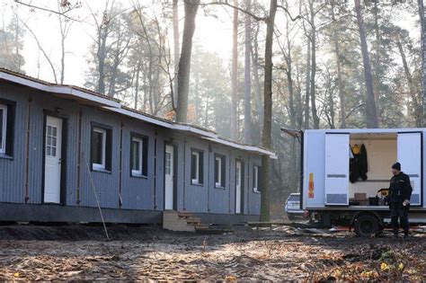 В Ірпені встановлюють нове модульне містечко ФОТО Вечірній Київ