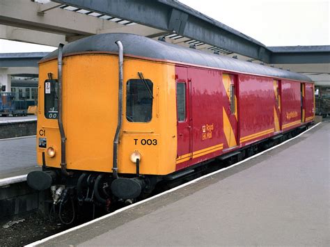 Review Revolution Trains N Gauge Class 128 Parcels Dmu