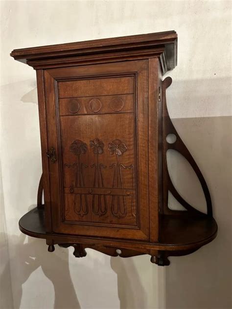 Secesijski Zidni OrmariĆ