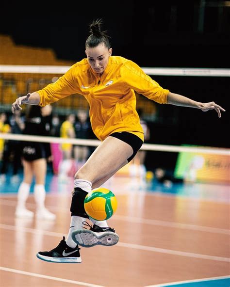 Líbero no vôlei função o que pode e o que não pode fazer Treino de