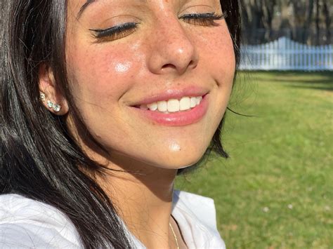 Sunny Selfie Sexy