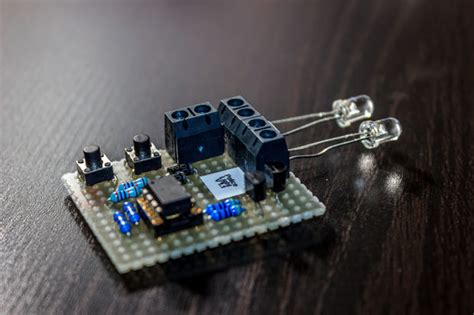 Luz de policía Attiny25 45 85 con Arduino askix