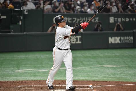 岡本和真がセ単独トップの17号 村上に並ばれた翌日の奪還劇、スタンドは大歓声 Full Count