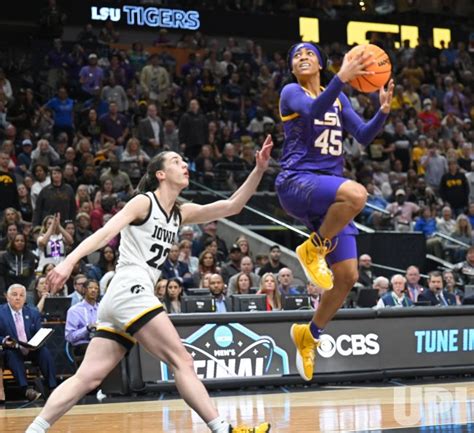 Photo Lsu Defeats Iowa In The Ncaa Womens Basketball Championship In