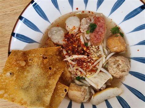 รูป หล่อลวก ก๋วยเตี๋ยวลูกชิ้นปลา Wongnai