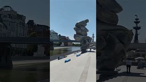 Памятник большой глине говну в Москве на Болотной набережной смотреть