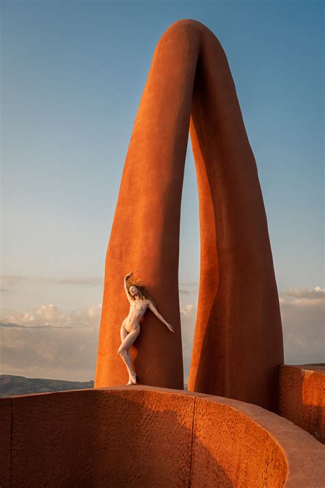 A Maze Ai Ng Tims Pile Of Photos