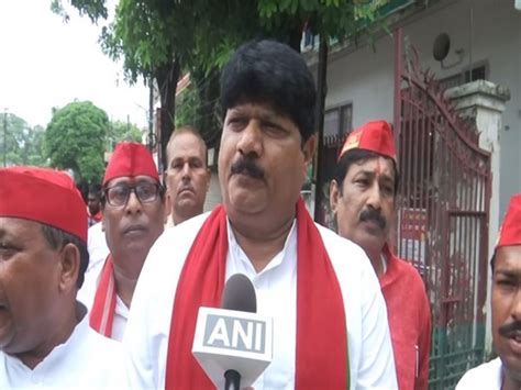 Up Samajwadi Party Workers Celebrate Ghosi Bye Election Win Politics