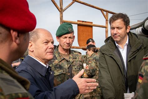 Munster Bundeskanzler Olaf Scholz zu Besuch am größten Heeresstandort