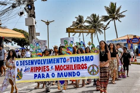 Colégio Municipal de Porto Seguro celebra 62º aniversário desfile