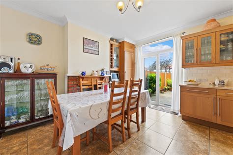 3 Bedroom Mid Terraced House For Sale Manor Road Mitcham Cr4