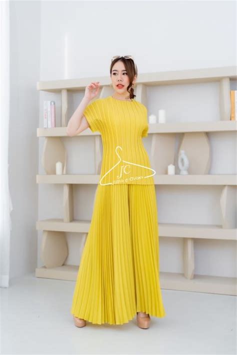 Jubbie And Chrissie ชุดเซ็ทพลีทสีพื้น เสื้อพลีทแขนเลยกับกางเกงพลีทขายาว