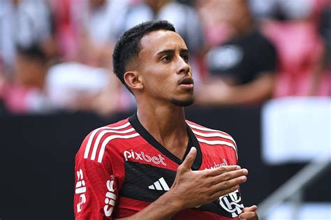 Flamengo encaminha empréstimo de Matheus Gonçalves ao Bragantino até