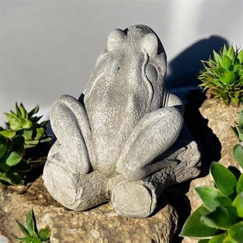 Cement Frog On Log Statue Handmade Outdoor Patio Decor Etsy