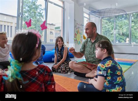 Temps De Lecture Dans Une école Primaire Ou Maternelle Un Enseignant