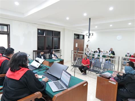 Kunjungan Sidang Oleh Smk Kesehatan Annisa Ke Pengadilan Negeri